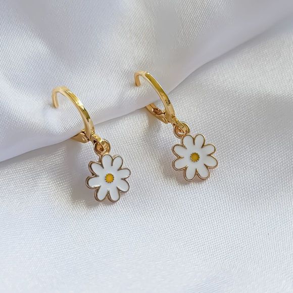 Jewelry | Tiny Daisy Flowerhuggie Hoop Earrings Gold Tiny Hoop Flower ...